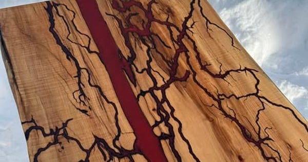 Concours Gagnez magnifique table artisanale en érable ondulé avec son ...